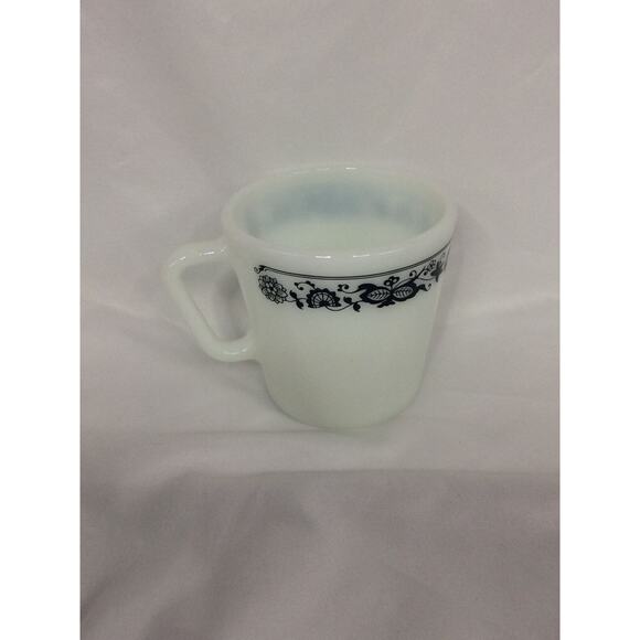 Pyrex | Dining | Vintage Pyrex Milk Glass Old Town Blue Onion 41 Coffee ...